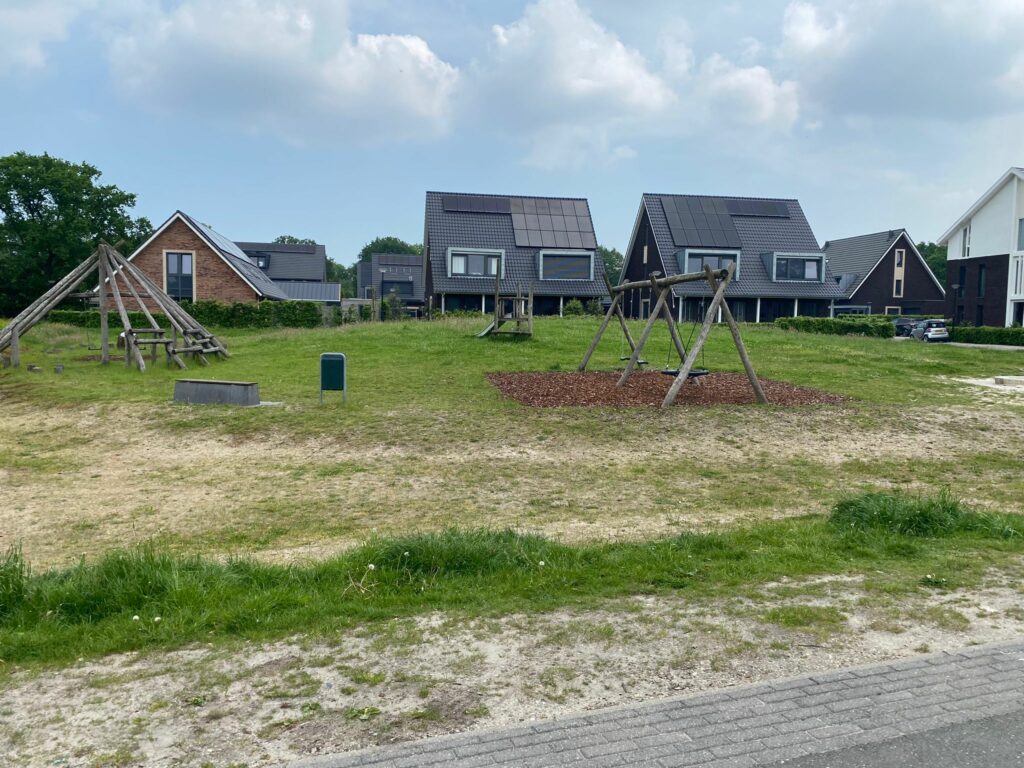 Hondenpoep op speelveldje - Uddel Info